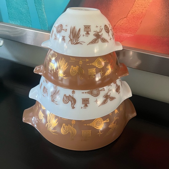 Pyrex | Kitchen | Vtg Set Of 4 Pyrex Cinderella Mixing Bowls 44 442 443 ...